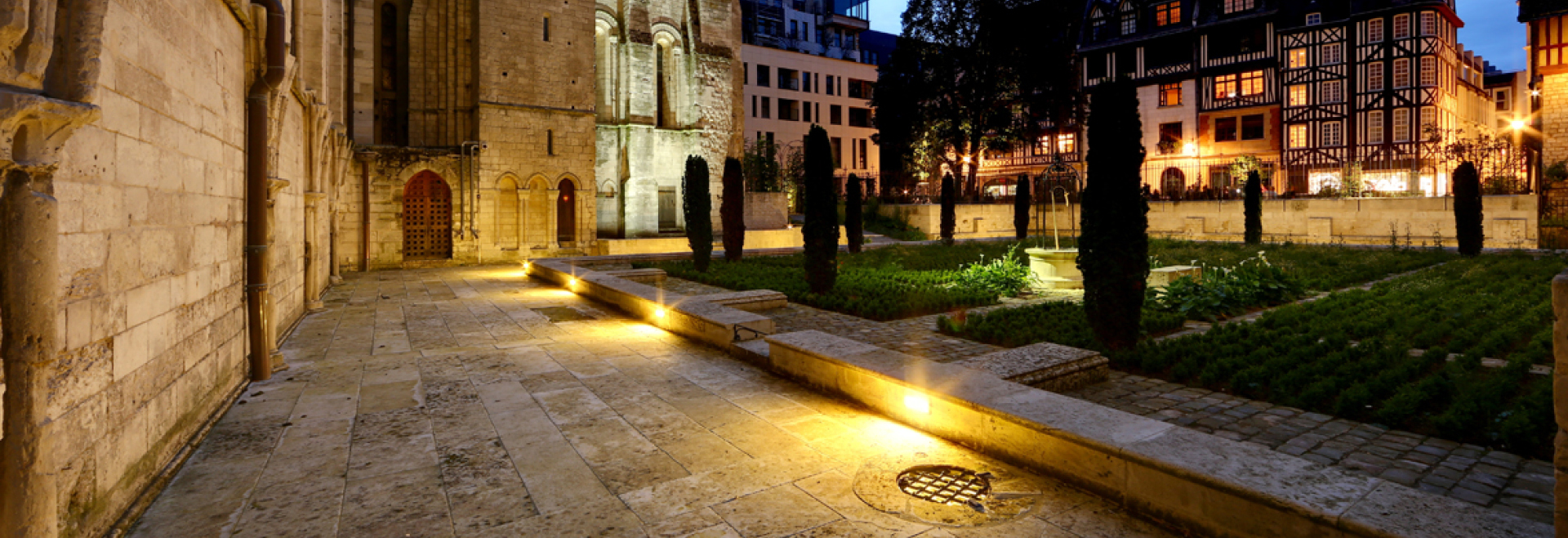 Lighting a façade - what should be considered? | acdc Lighting
